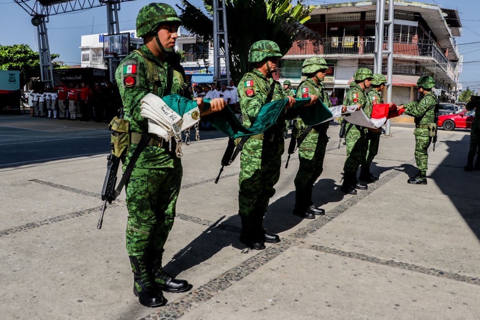 Javier Aguilar “El Tocumbo” celebra acto de honores a la bandera ...