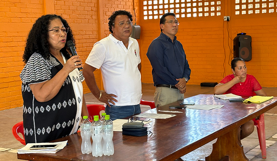 Leovigilda Chávez presenta propuestas a ejidatarios de El Coacoyul